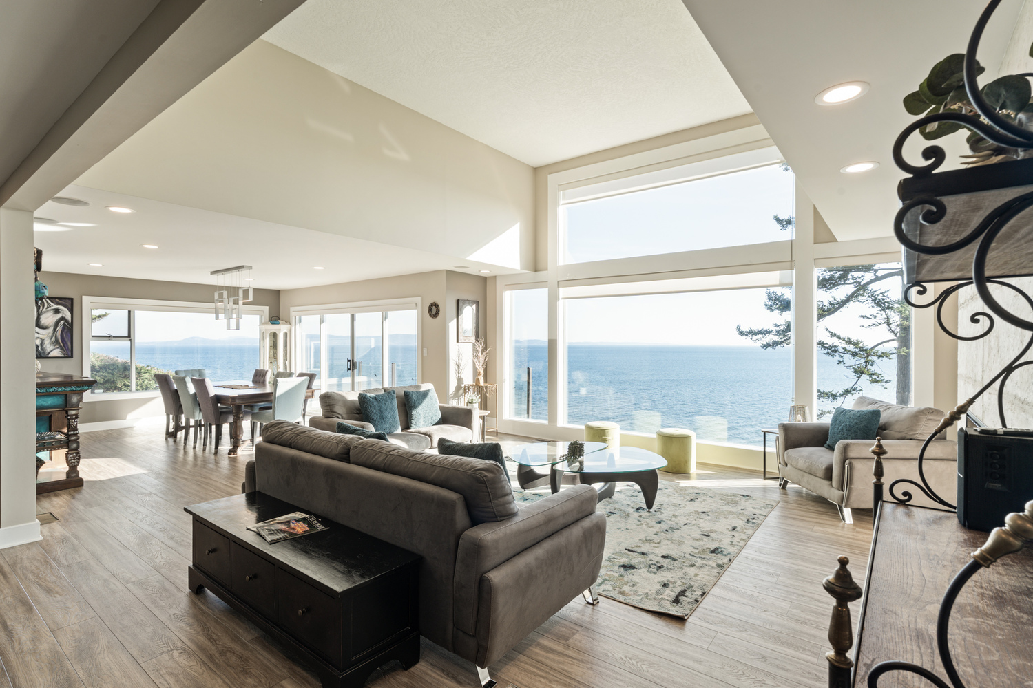 4325 Gordon Head Rd Saanich BC | Low-Bank Oceanfront Estate For Sale